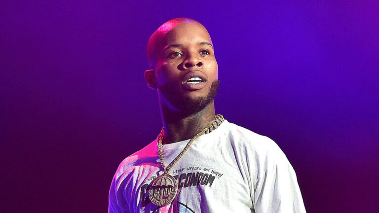 Tory Lanez passa bem após ser esfaqueado 14 vezes na prisão / Portal do Rap